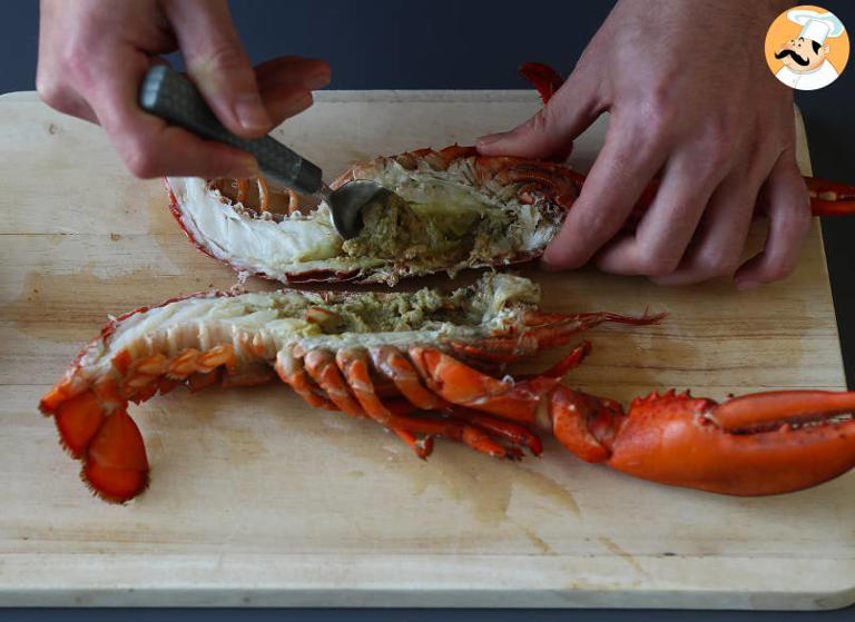 Homard cuit au four en persillade