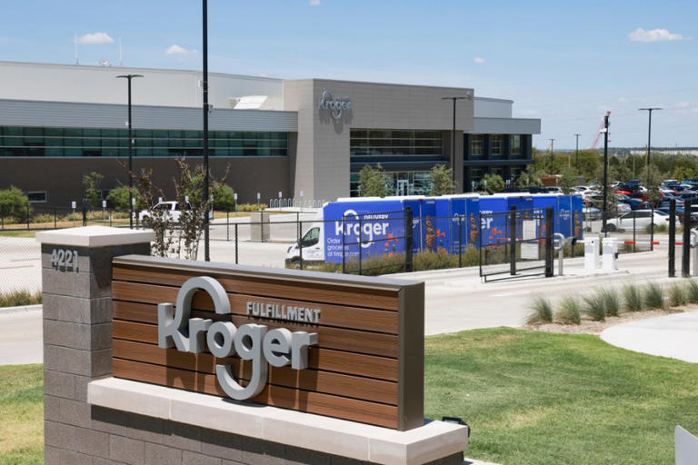 Federal judge temporarily blocks proposed Kroger-Albertsons merger