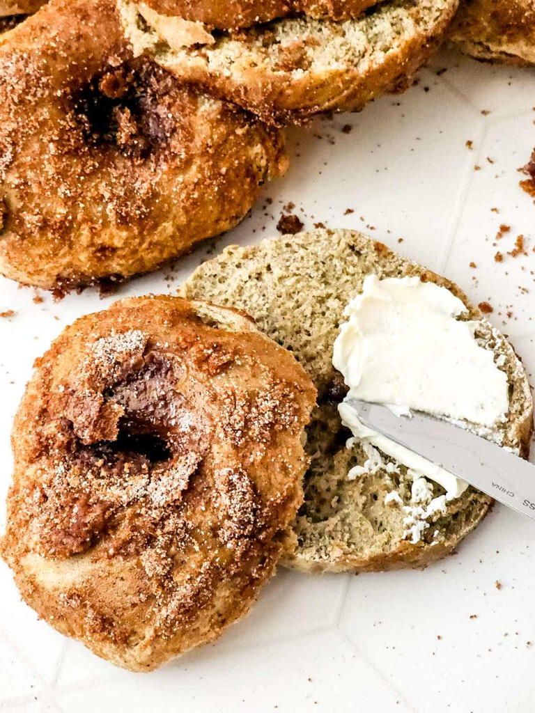 Cinnamon Bagels with Cinnamon Crunch Topping