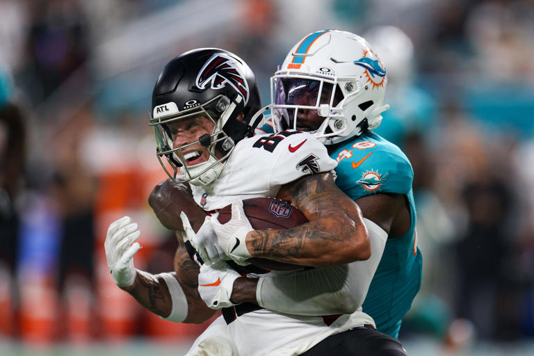 Miami Dolphins waiving linebacker Shaq Barrett off retired list