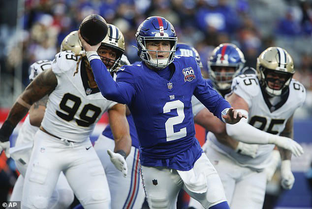 New York Giants make huge QB change with Drew Lock in walking boot after suffering heel injury