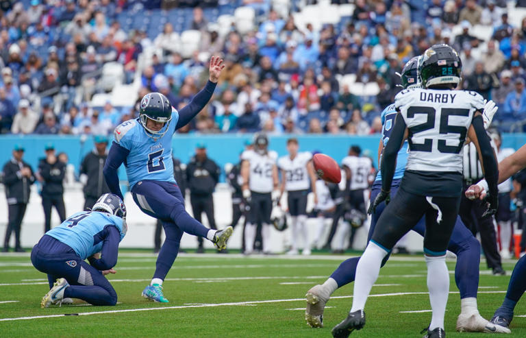 Tennessee Titans plan 'insurance policy' for kicker Nick Folk vs Colts