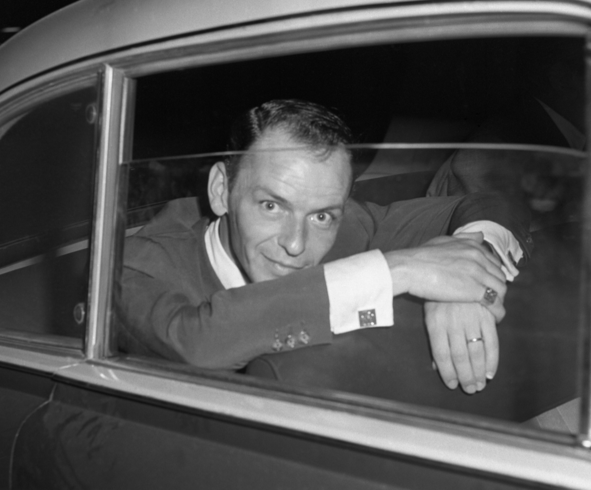 Ol' Blue Eyes: Frank Sinatra behind the scenes