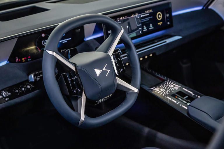 DS Nº8: El Chanel de los coches es un eslabón perdido entre berlina y ...