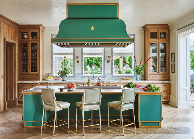 Are white kitchens officially out of style? Here's what interior ...