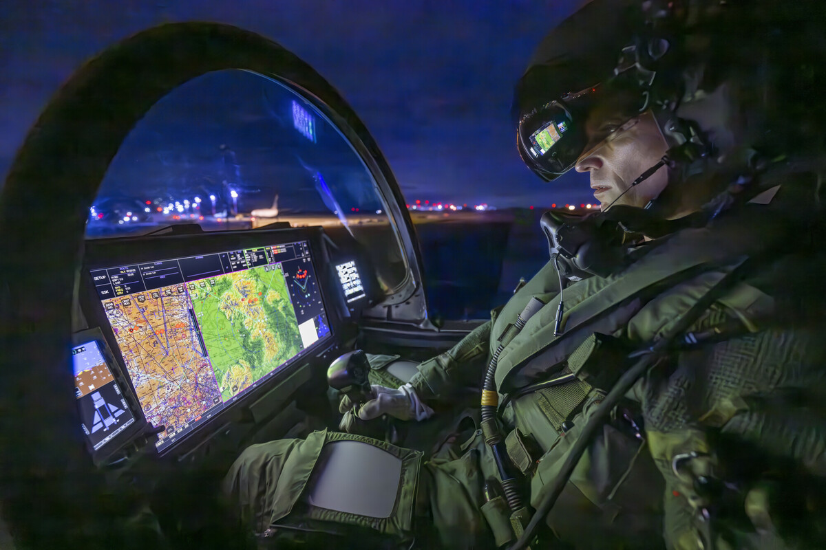 BAE Systems joins Saab and Boeing to help RAF with fast-jet trainer ...