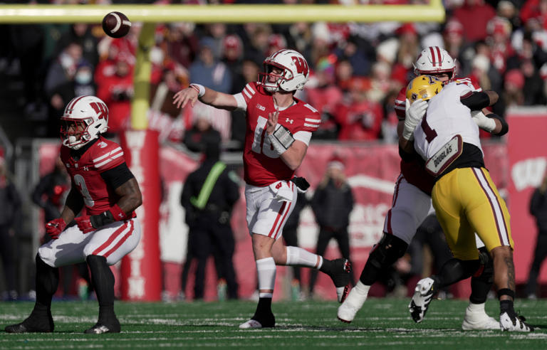 Ranking Wisconsin football's starting quarterback options entering 2025