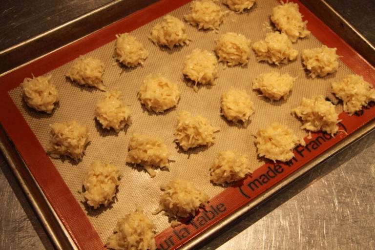 Chilean Cocadas Or Coconut Macaroons Chilean Dessert