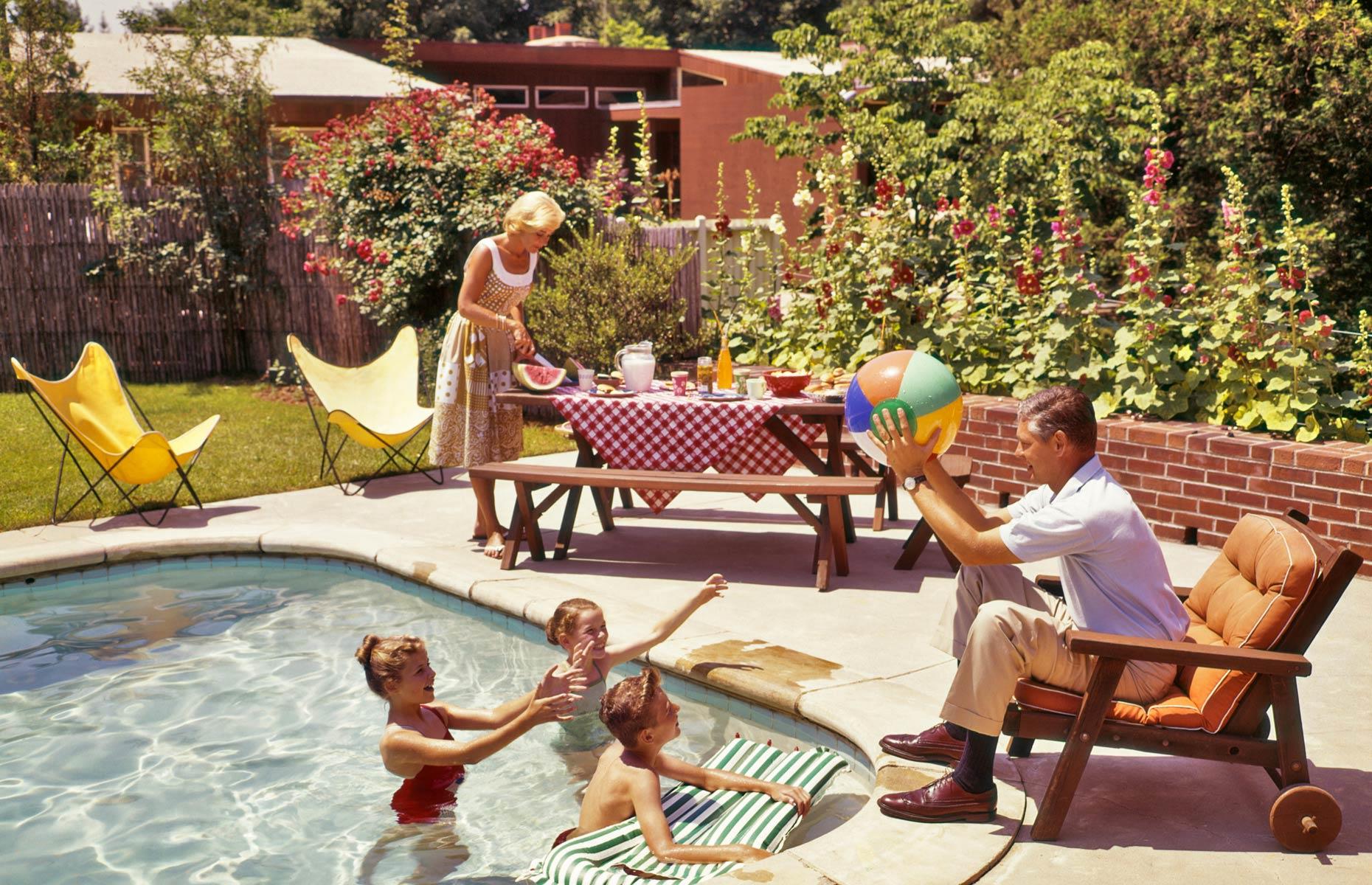 Vintage Photos Offer A Glimpse Of What Life Was REALLY Like In 1950s ...