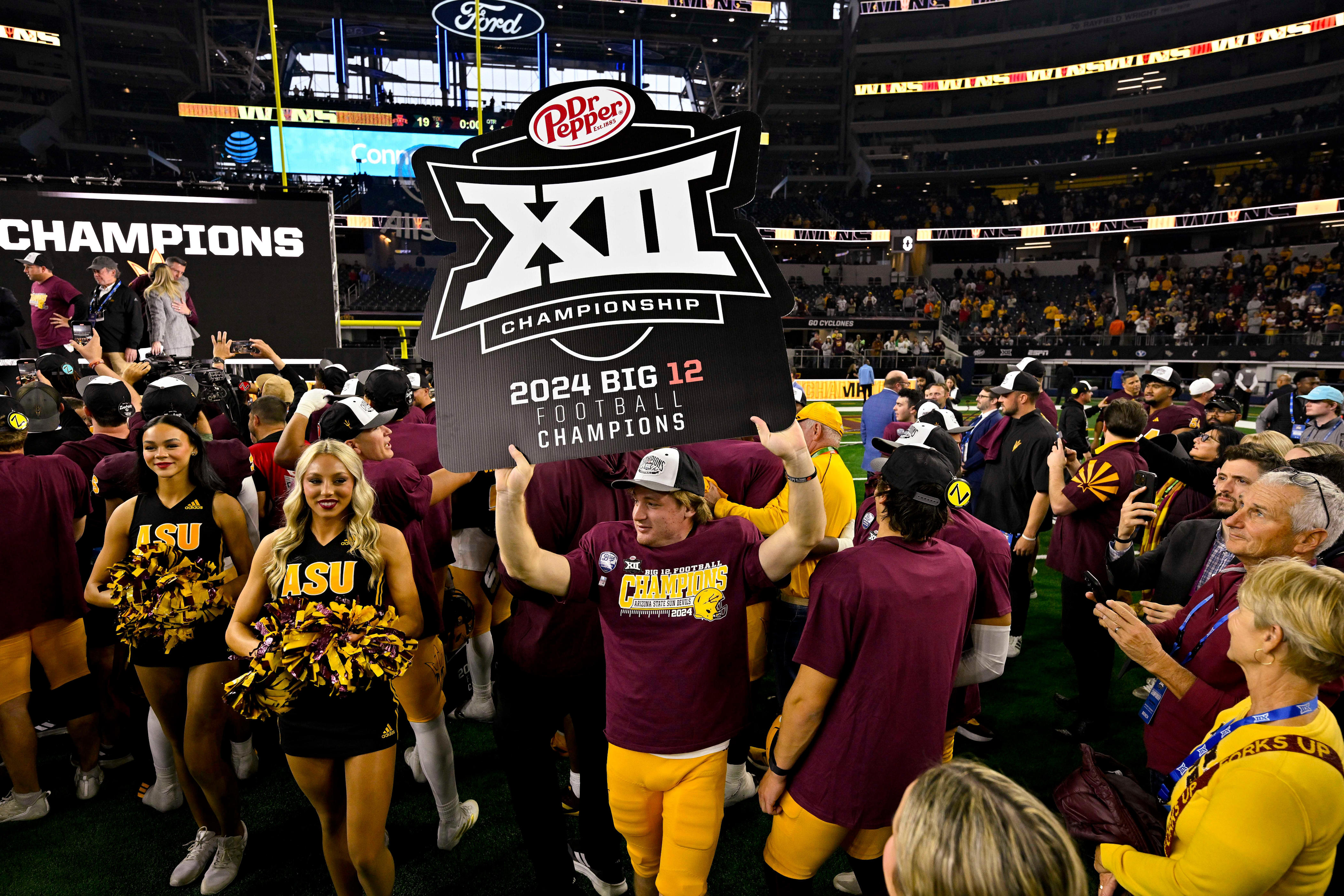 Why does Arizona State's Cam Skattebo shake his head so much? Running ...