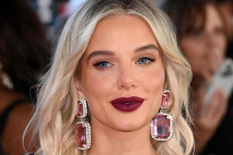 L’attrice britannica risponde alle critiche sulle sue labbra dopo ... L’attrice britannica risponde alle critiche sulle sue labbra dopo ...