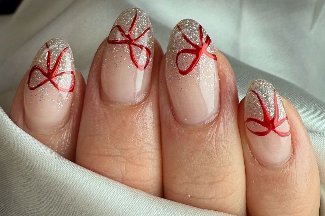 12 Christmas-Inspired French Tip Nail Ideas to Make Your Holiday ...