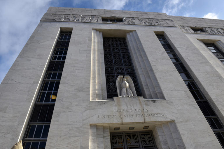 Federal jury sides with Albany jail guard accused of raping inmate