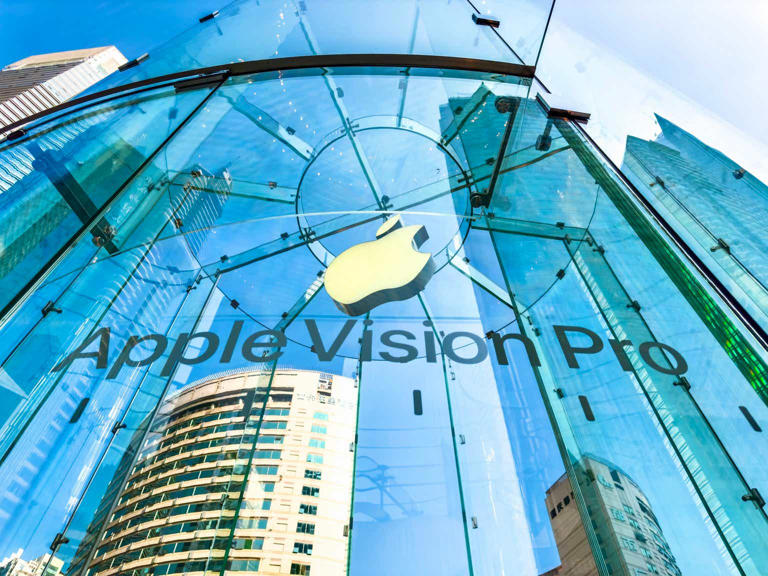 Apple smart glasses delayed until 2029, but AI glasses still coming ...