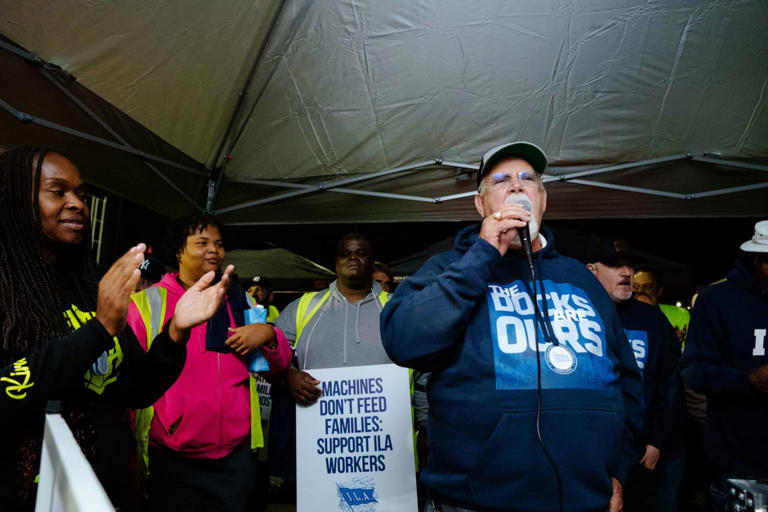 Trump Expresses Support for U.S. Dockworkers Trump Expresses Support for U.S. Dockworkers