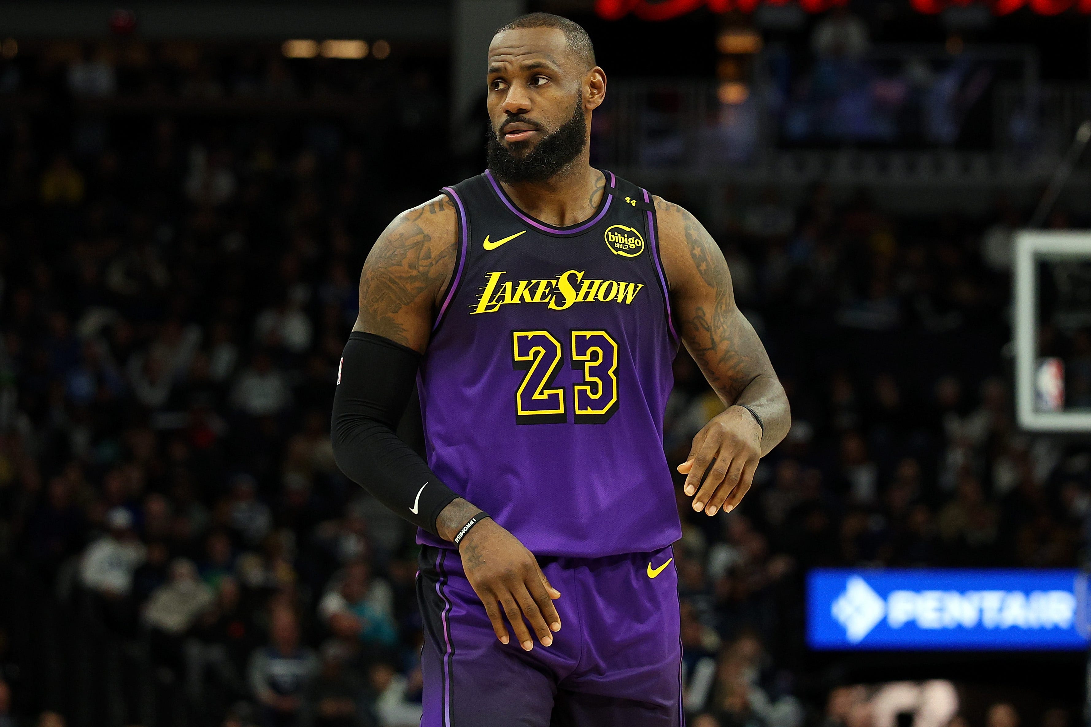LeBron James is reportedly unlikely to play for Lakers on Friday