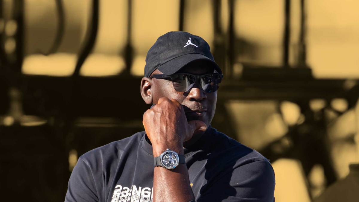 "It was a ballet move where I jumped up and spread my legs" - Michael ...