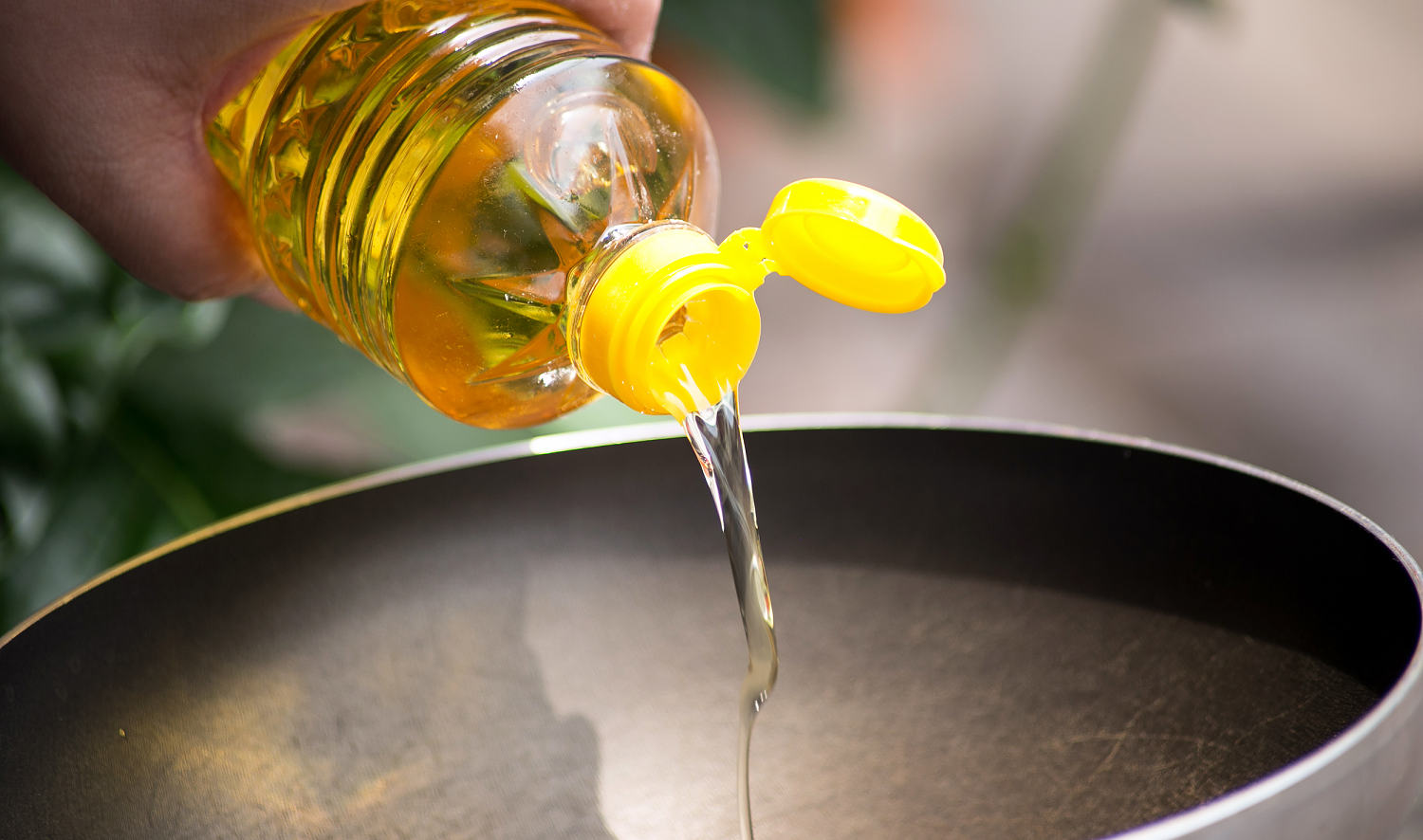 No, cooking oil doesn't cause cancer — but new study links too much ...