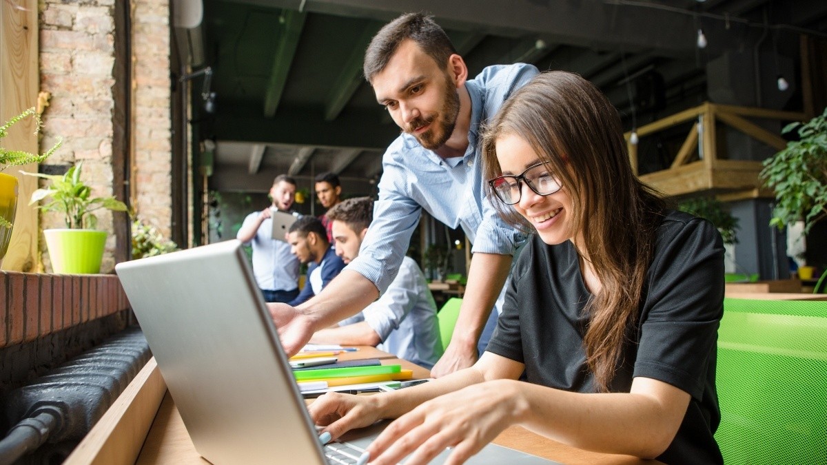 LinkedIn: Essential tips for beginners to thrive