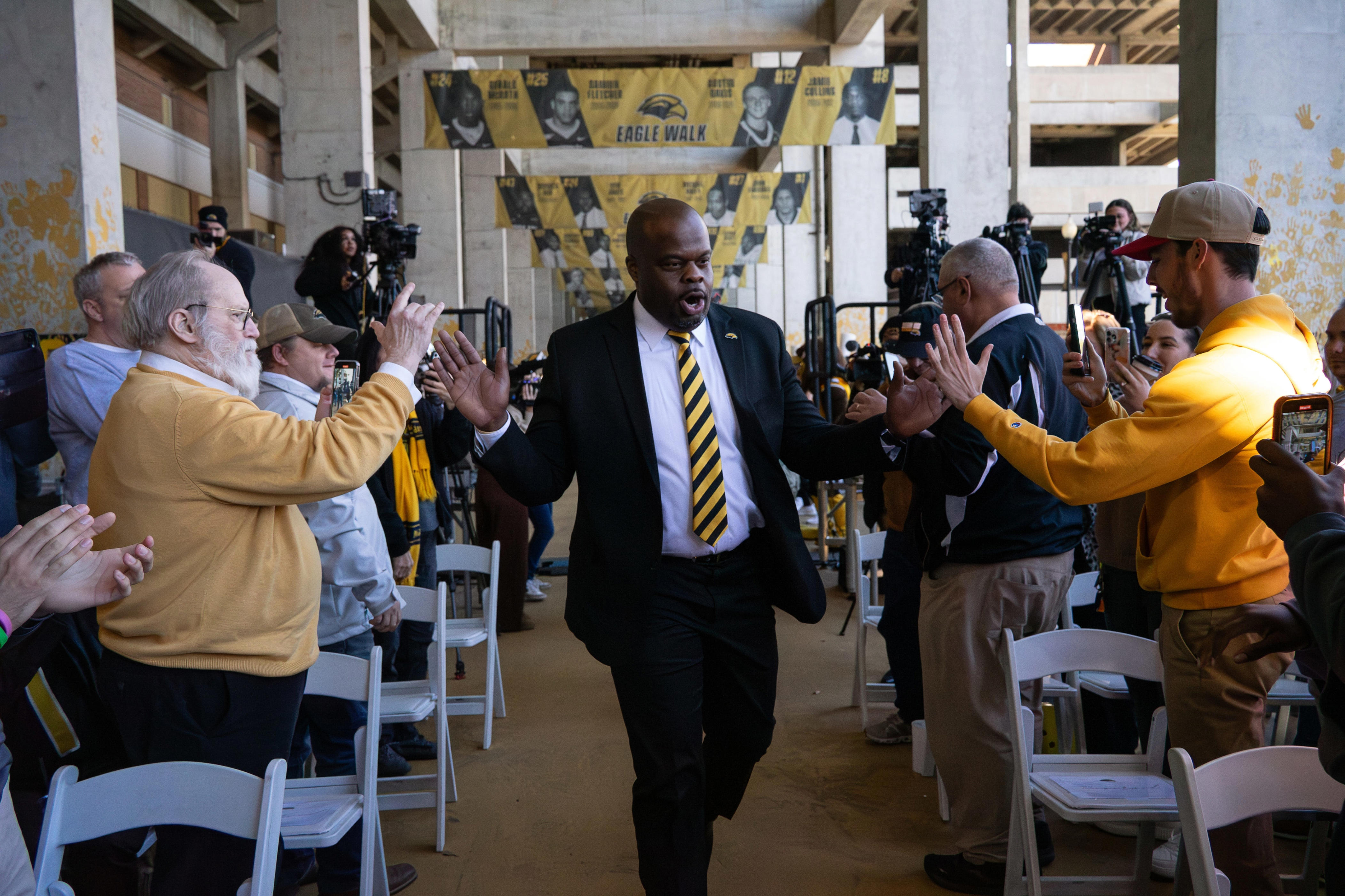 Charles Huff explains leaving Sun Belt champ Marshall to coach last ...