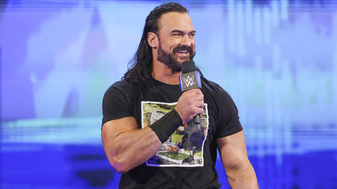 Drew McIntyre Storms Off Set After Bold Mic Drop on Internet Critics Drew McIntyre Storms Off Set After Bold Mic Drop on Internet Critics