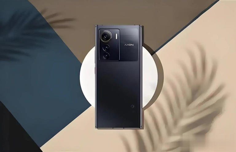 中兴Axon50 Ultra：卫星通信+6400万三主摄+144Hz