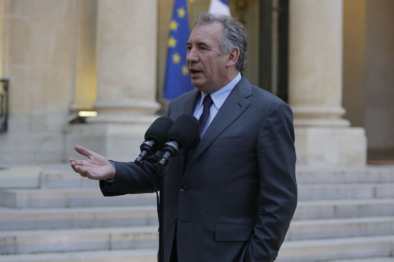 François Bayrou (73 ans) : voici sa maison de campagne, dans laquelle ...