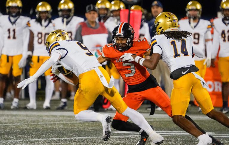 Lakeland football fails in bid for a three-peat as St. Thomas dominates