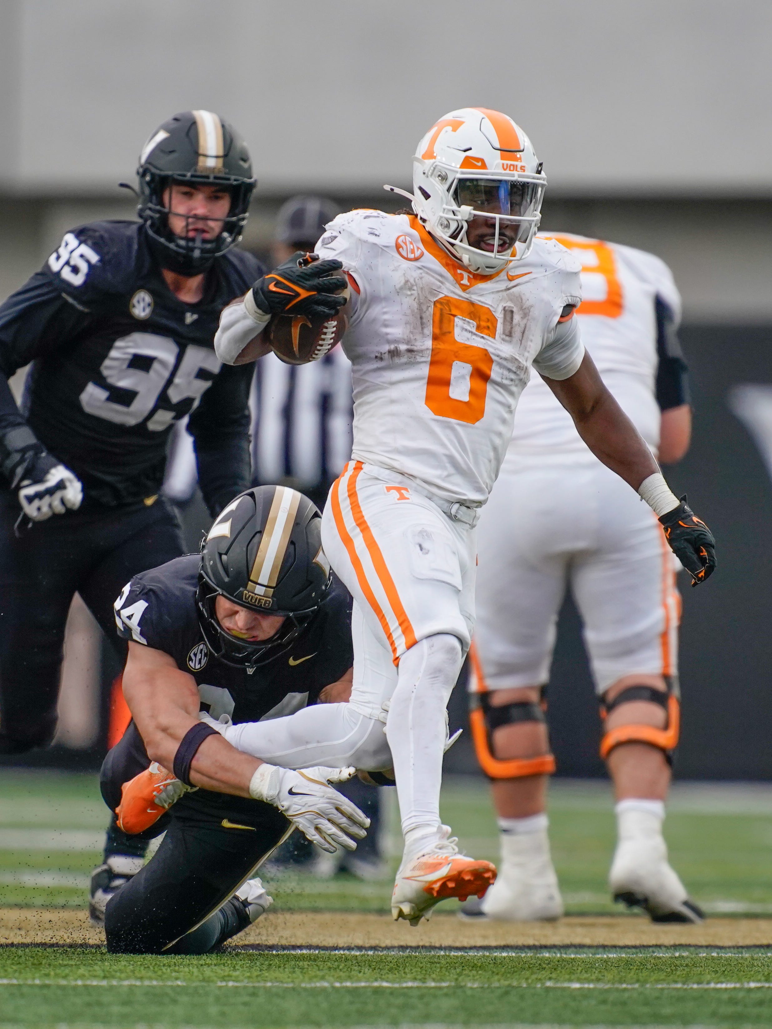 College football schedule today: CFP TV coverage, channels, scores for ...