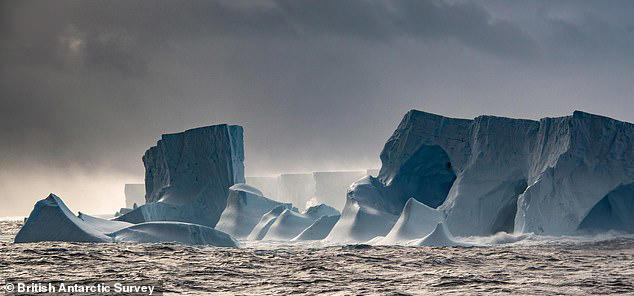 World's biggest iceberg weighing 1 trillion tonnes has broken free