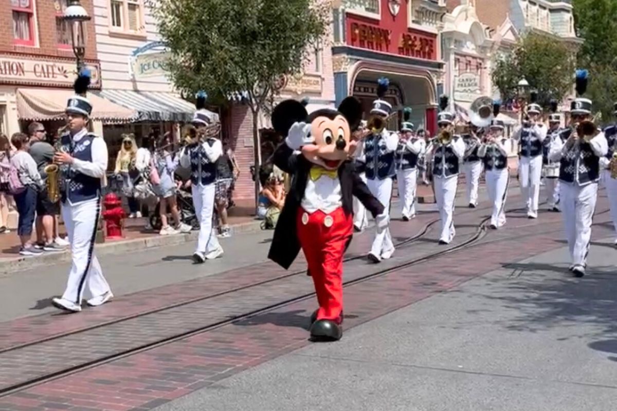 10 Places to Find Mickey Mouse in Disneyland