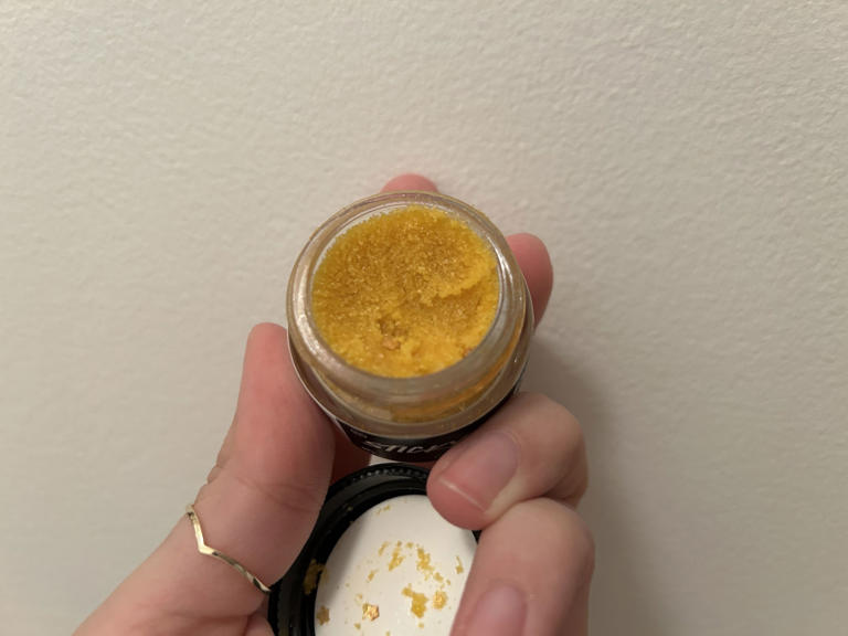 The Best Lip Scrubs for Exfoliating Cracked Lips, According to Beauty ...