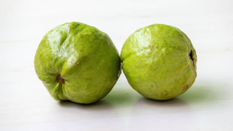 Guava vs apple: Which one is healthier and why