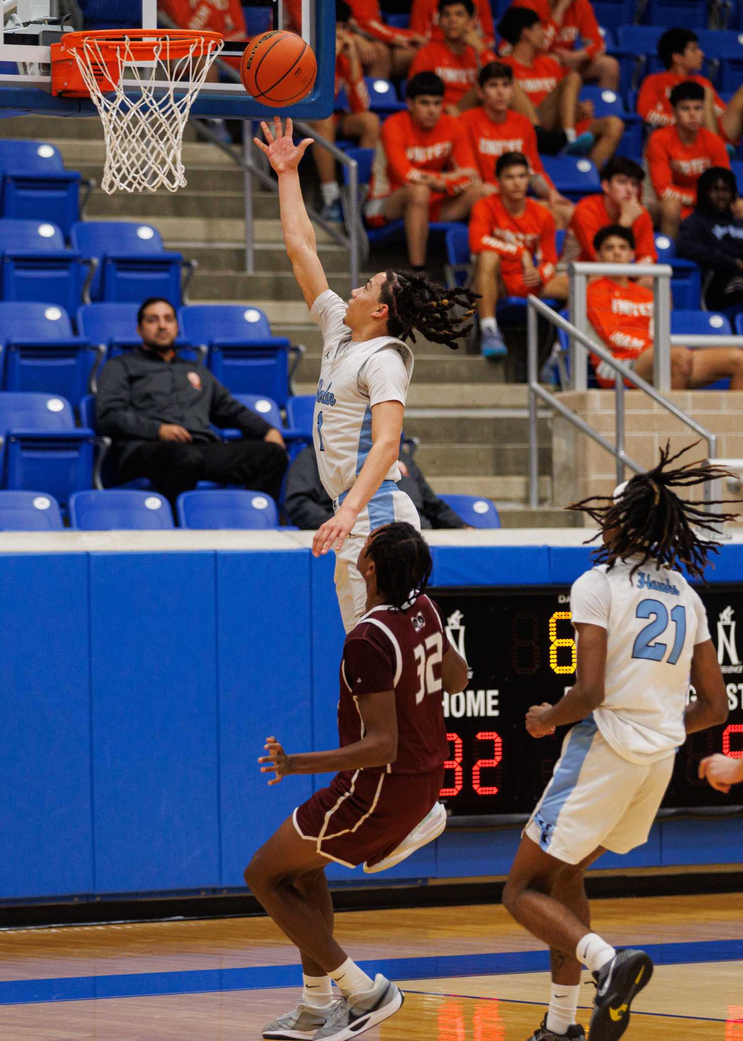 Jordan Mangum's buzzer-beater lifts Harlan over Stony Point in regional ...