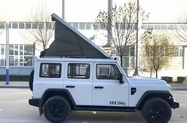 自带帐篷的SUV？212 T01升顶版实车曝光，作为露营车合适吗？