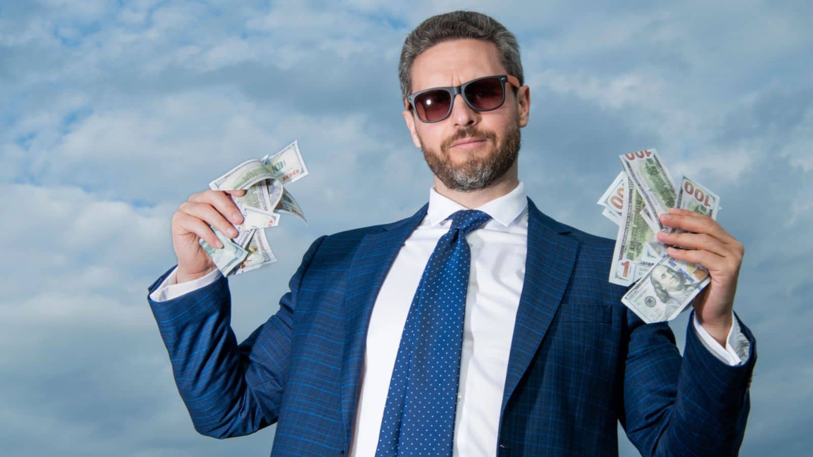 8 Secrets Rich People Use To Save Money Without Sacrificing Fun