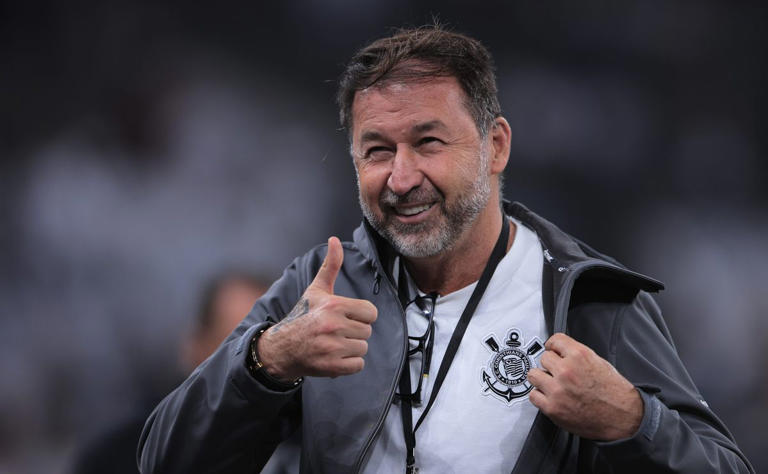 Craque Neto é homenageado no Corinthians e Augusto Melo exalta a ... Craque Neto é homenageado no Corinthians e Augusto Melo exalta a ...