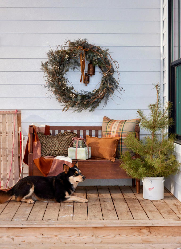 35 Outdoor Christmas Decor Ideas for the Most Festive Curb Appeal