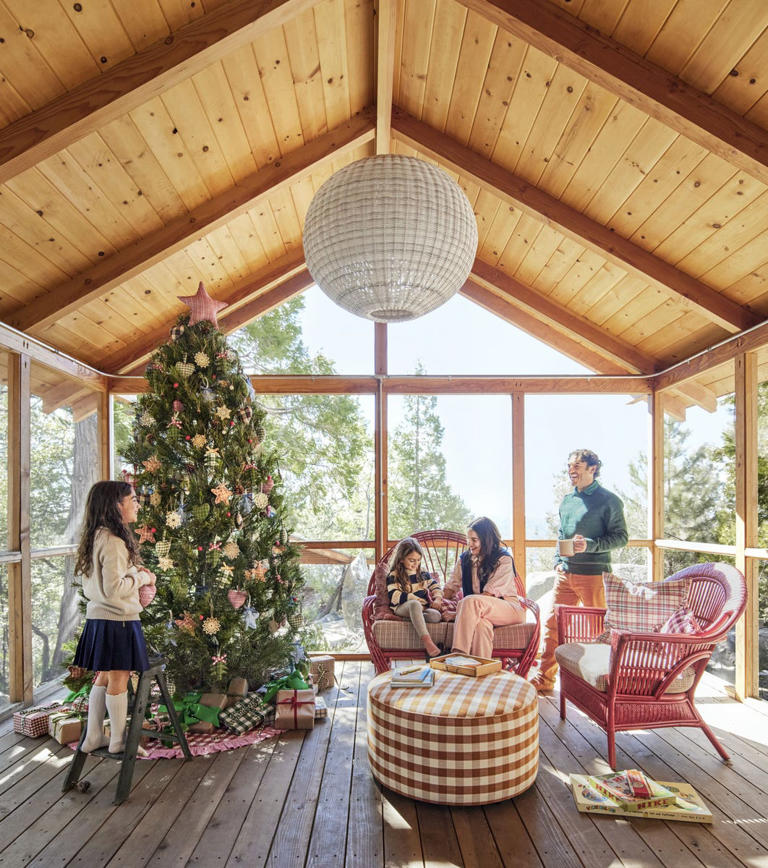 35 Outdoor Christmas Decor Ideas for the Most Festive Curb Appeal
