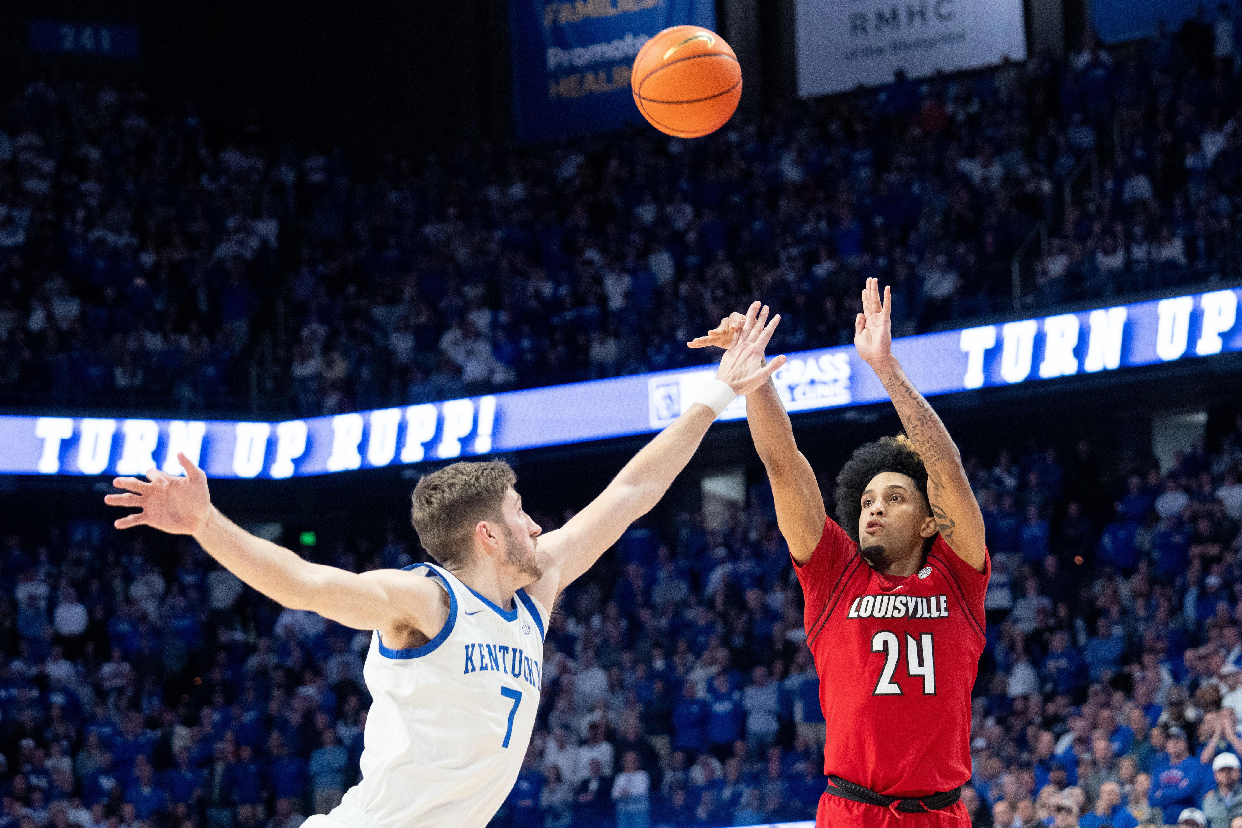 Threes finally fall for Louisville basketball but Cards come up short ...