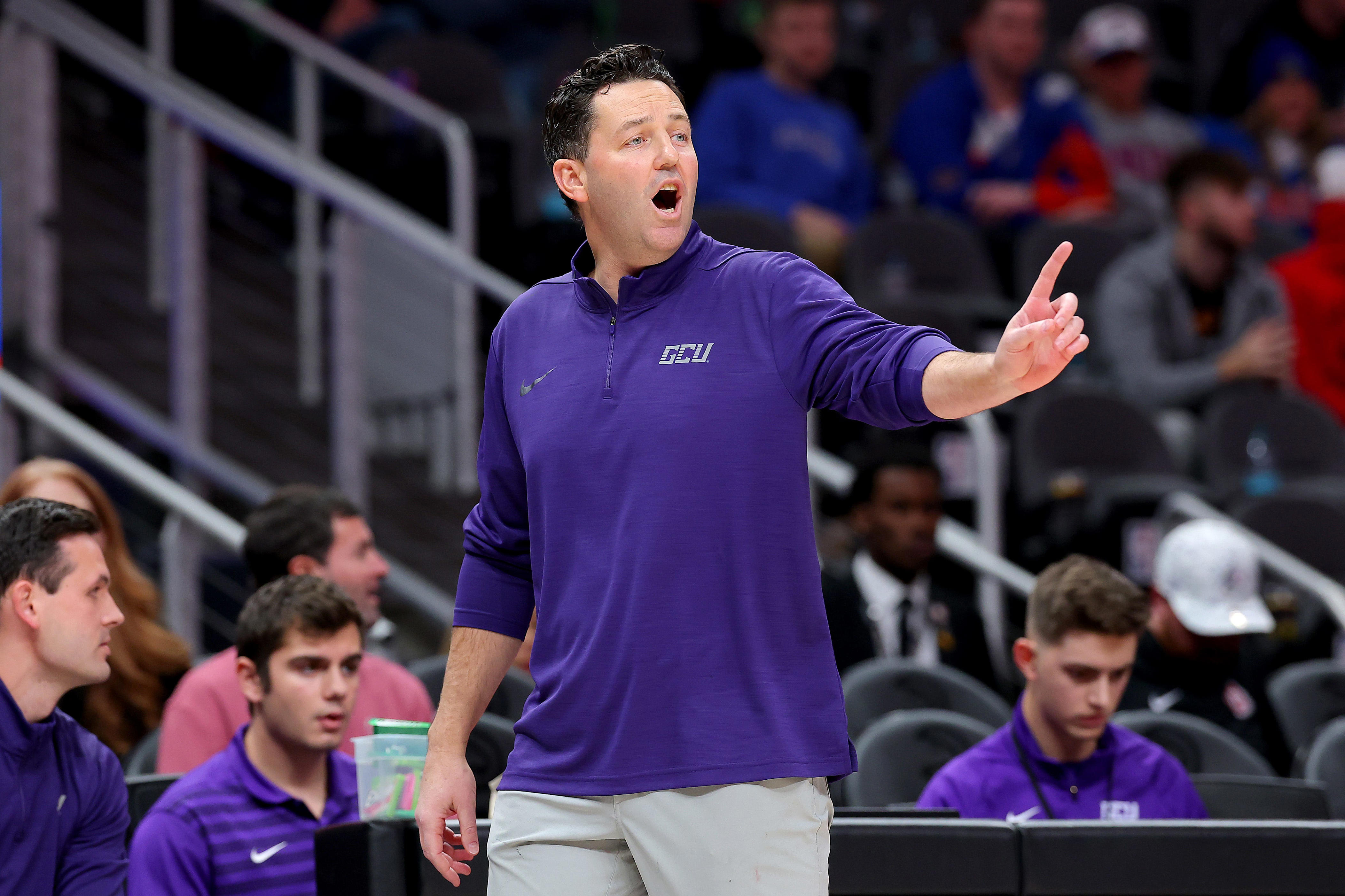Grand Canyon men's basketball coach Bryce Drew's signs 6-year extension