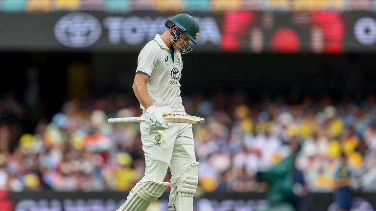 Siraj's bail switch works? Hayden slams Labuschagne for losing focus at ... Siraj's bail switch works? Hayden slams Labuschagne for losing focus at ...