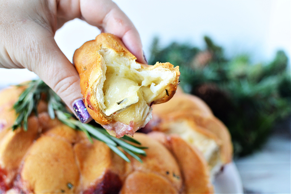 Easy Cheesy Cranberry Brie Cheese Bread