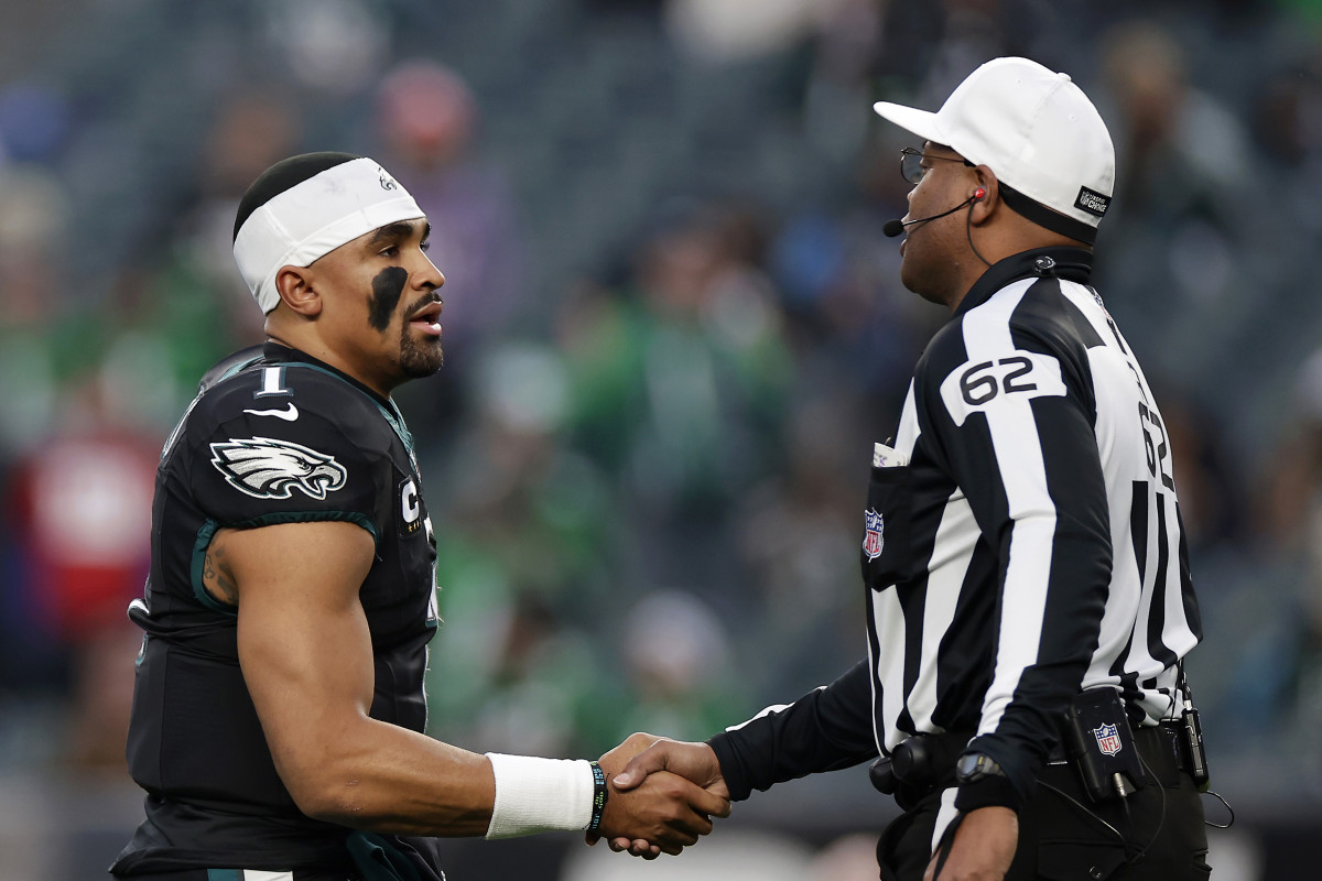 NFL Fans Are Calling For Veteran Referee's Firing On Sunday