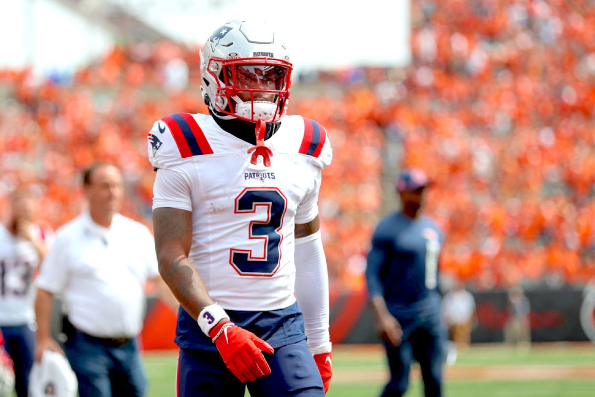 DeMario Douglas Hauls In Three Passes Sunday