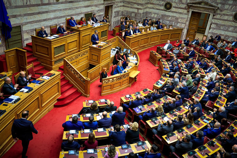 Live η συζήτηση στη Βουλή για το εξοπλιστικό πακέτο των 25 δισ. ευρώ