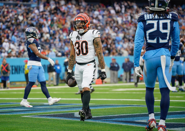 Bengals beat Browns to stay in postseason hunt | Replay