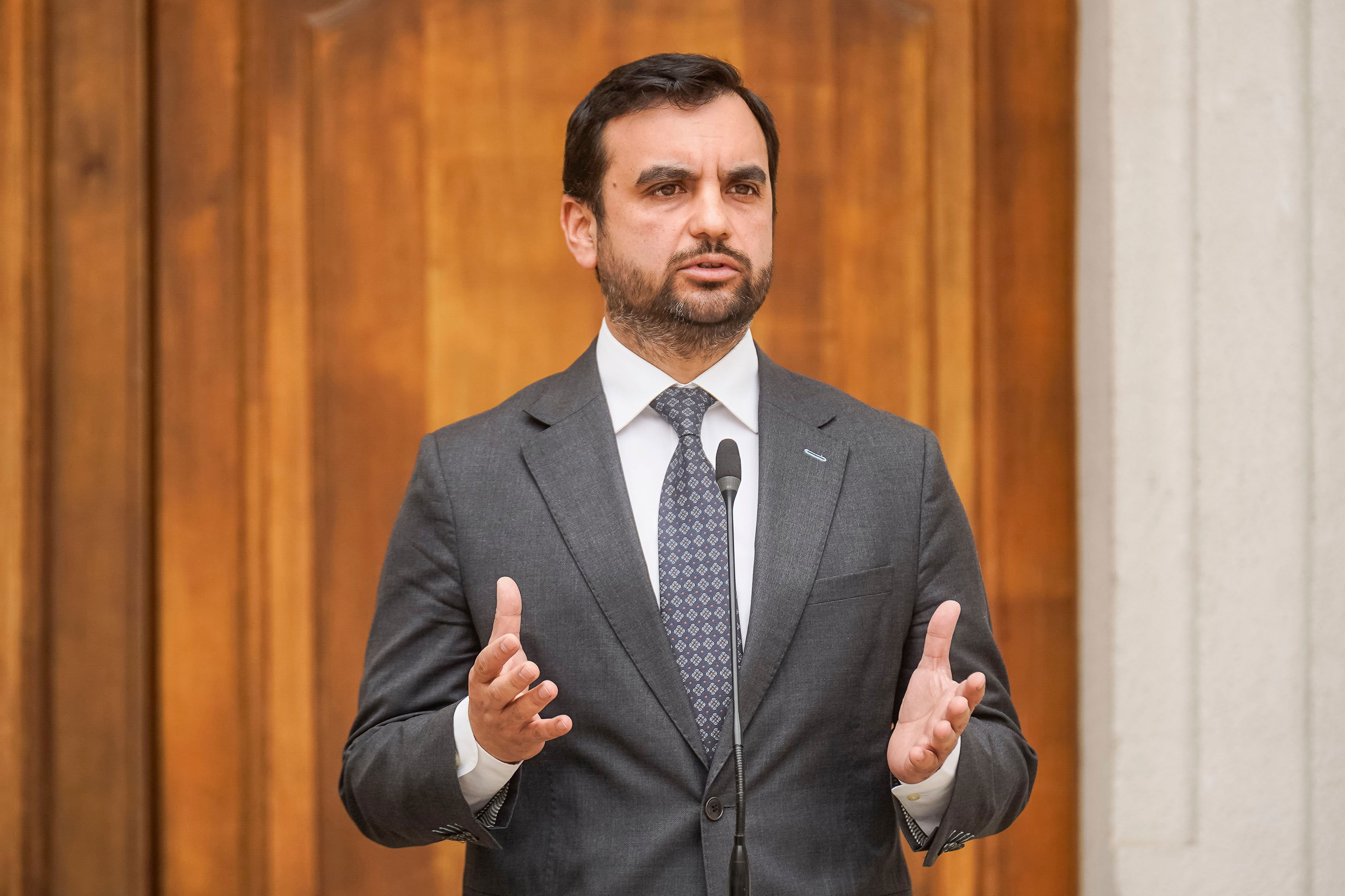 Ministro Gajardo califica como una “falta de respeto” los dichos de ... Ministro Gajardo califica como una “falta de respeto” los dichos de ...