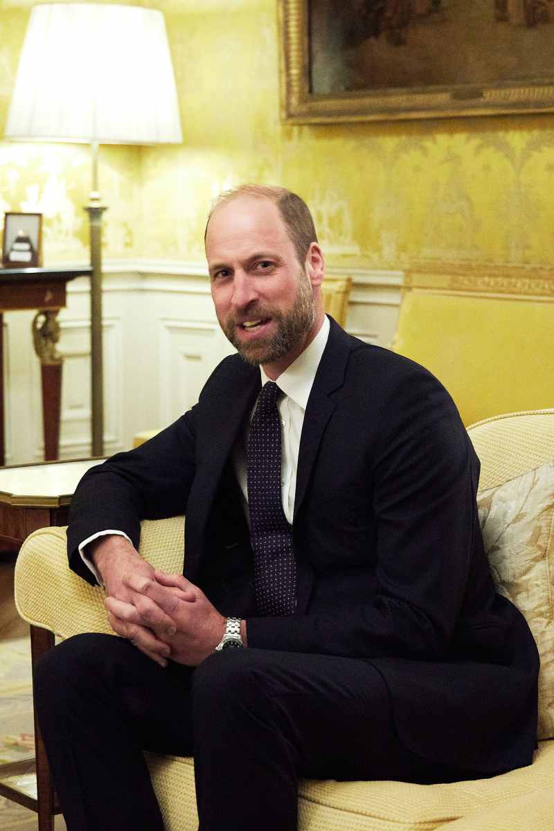 Ganz unroyal: Prinz William trinkt Cider und spielt Darts in Pub