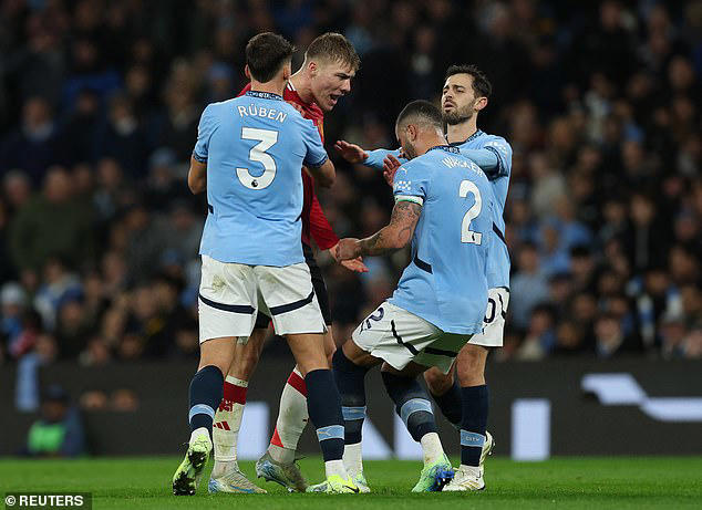 Gary Neville SLAMS 'embarrassing' Kyle Walker after Man City star goes to ground following clash ...